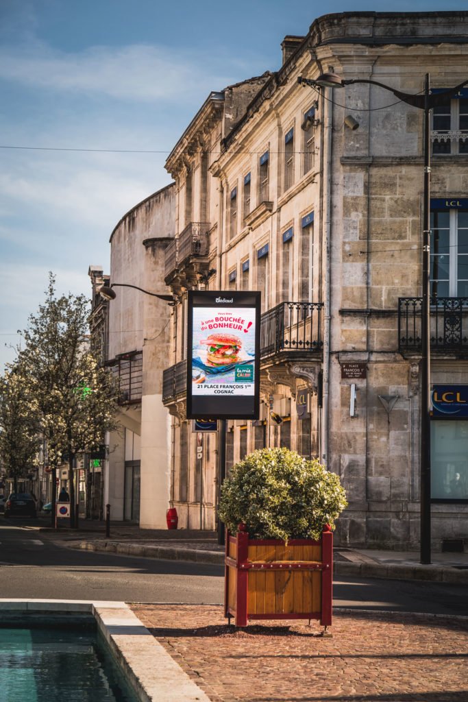 Régie publicitaire affichage extérieur : Philippe Védiaud - Adintime.com